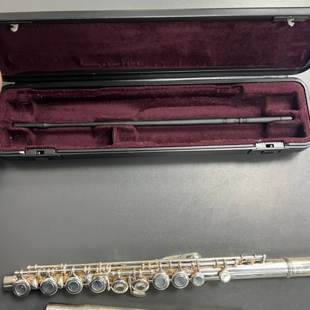 Pre-owned Yamaha Yamaha 211 Flute with Case - Own4Less